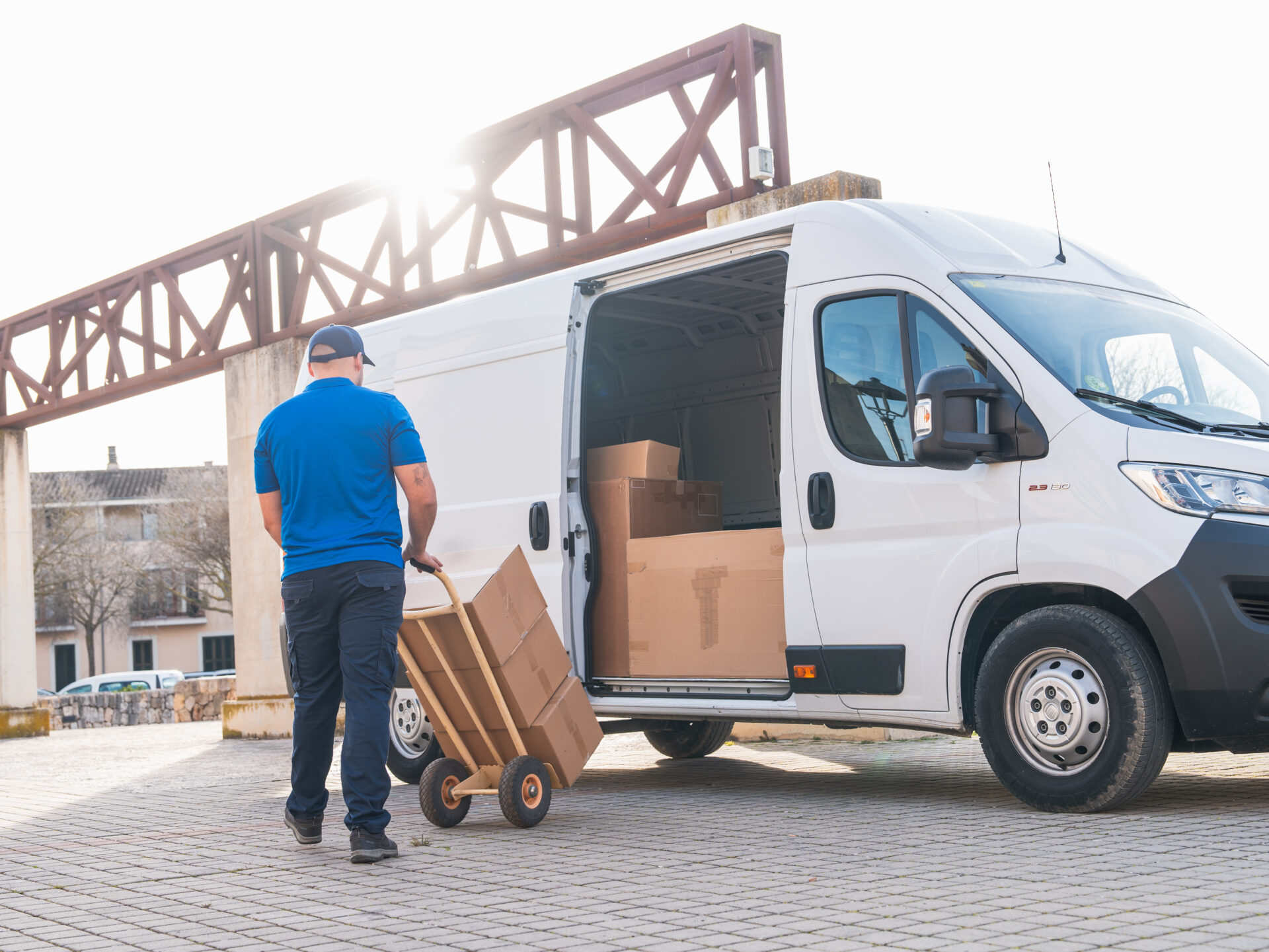 Trans LeaseHow to Shop for Your First Delivery Truck as a Contractor